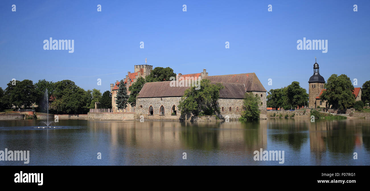 Flechtingen, Germany. 09th Aug, 2015. The castle in Flechtingen ...