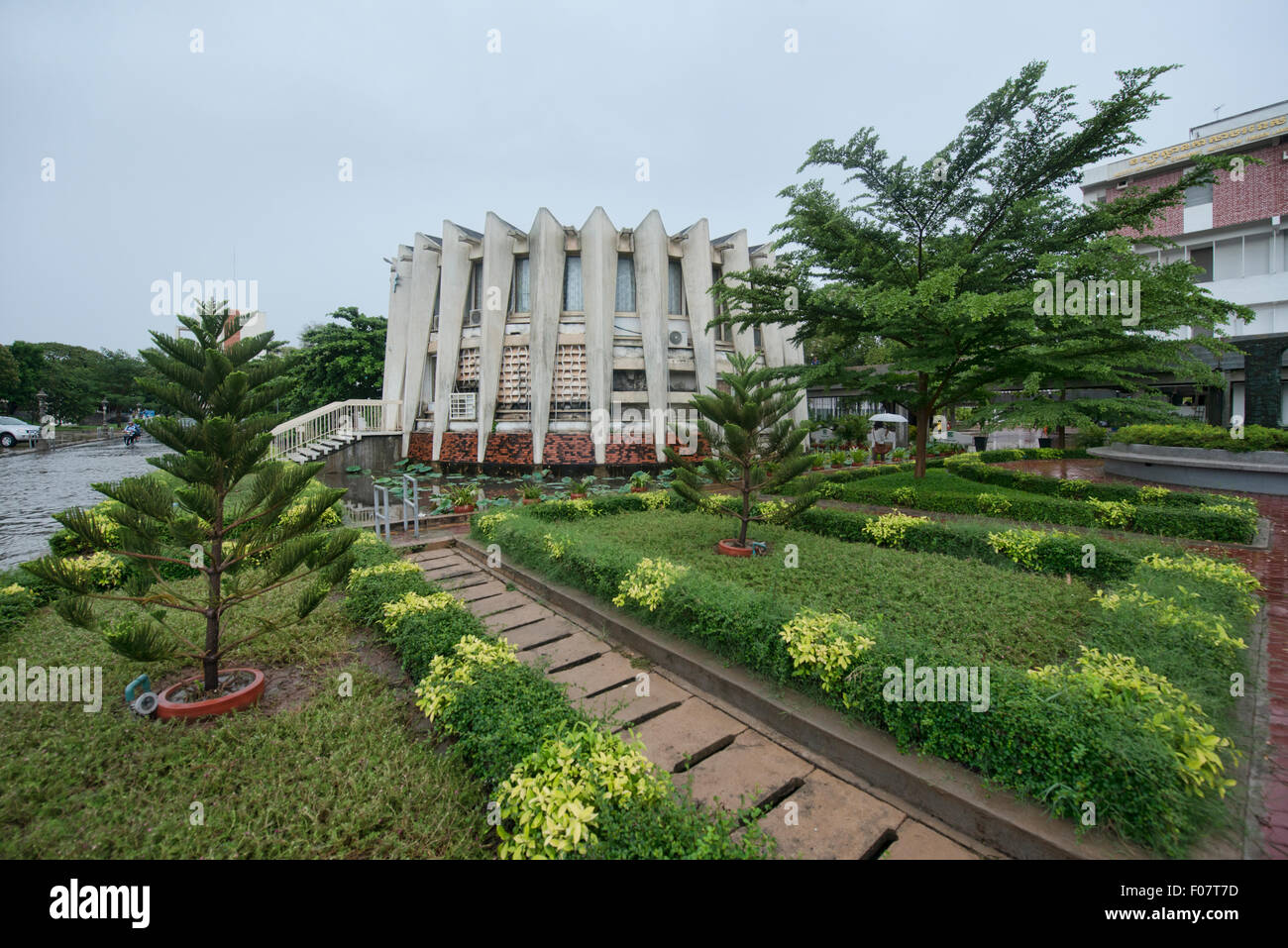 Library at the Institute of Foreign Languages, part of the New Khmer ...