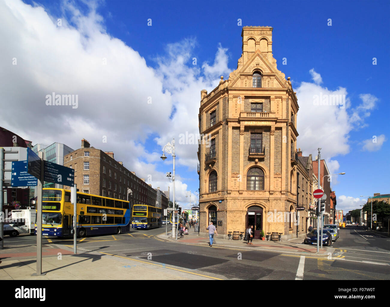 Modern apex building hi-res stock photography and images - Alamy