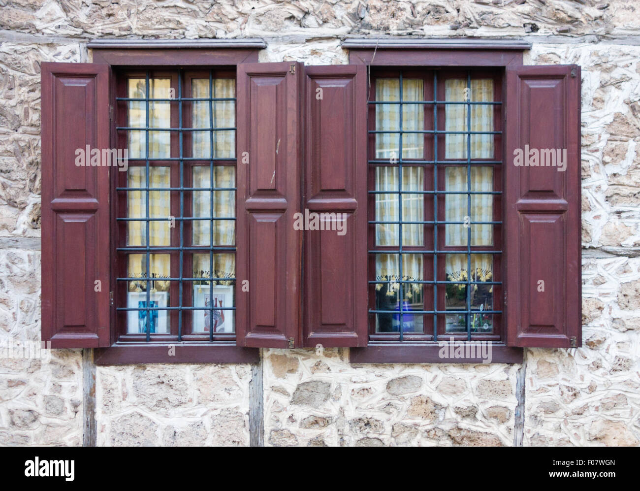 Gothic cottage windows hi-res stock photography and images - Alamy