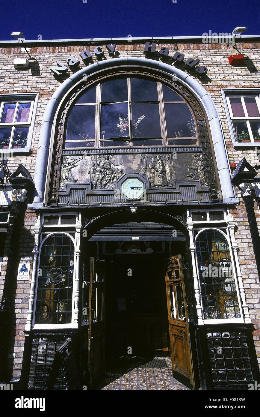 Entrance of Nancy Hands Restaurant in St. Dublin, Ireland, low angle ...