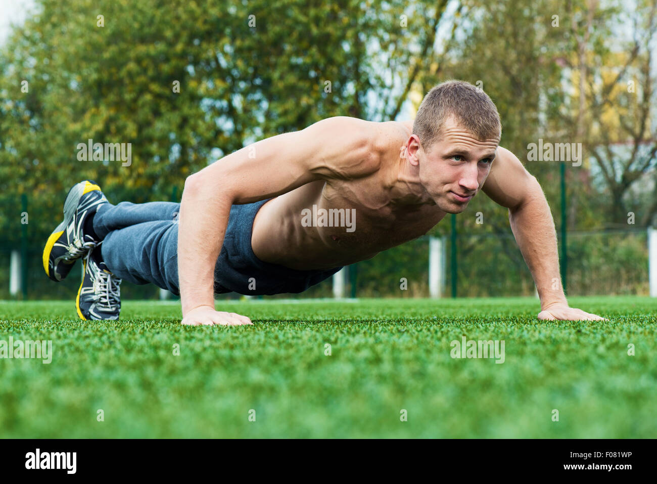 Muscle man making push ups outdoors Stock Photo - Alamy Muscle man making push ups outdoors Stock Photo - Alamy