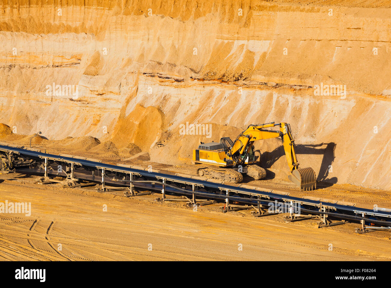 Small pit hi-res stock photography and images - Alamy