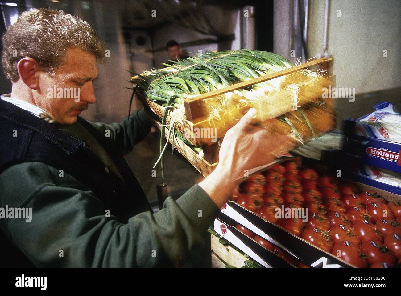 Man loading vegetables crate hi-res stock photography and images - Alamy