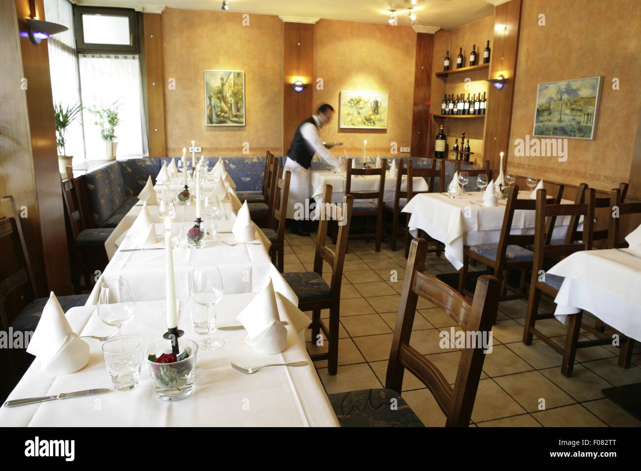 Restaurant waiters blur hi-res stock photography and images - Alamy