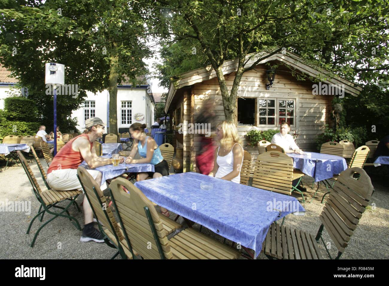 People sitting outside restaurant Stock Photo - Alamy