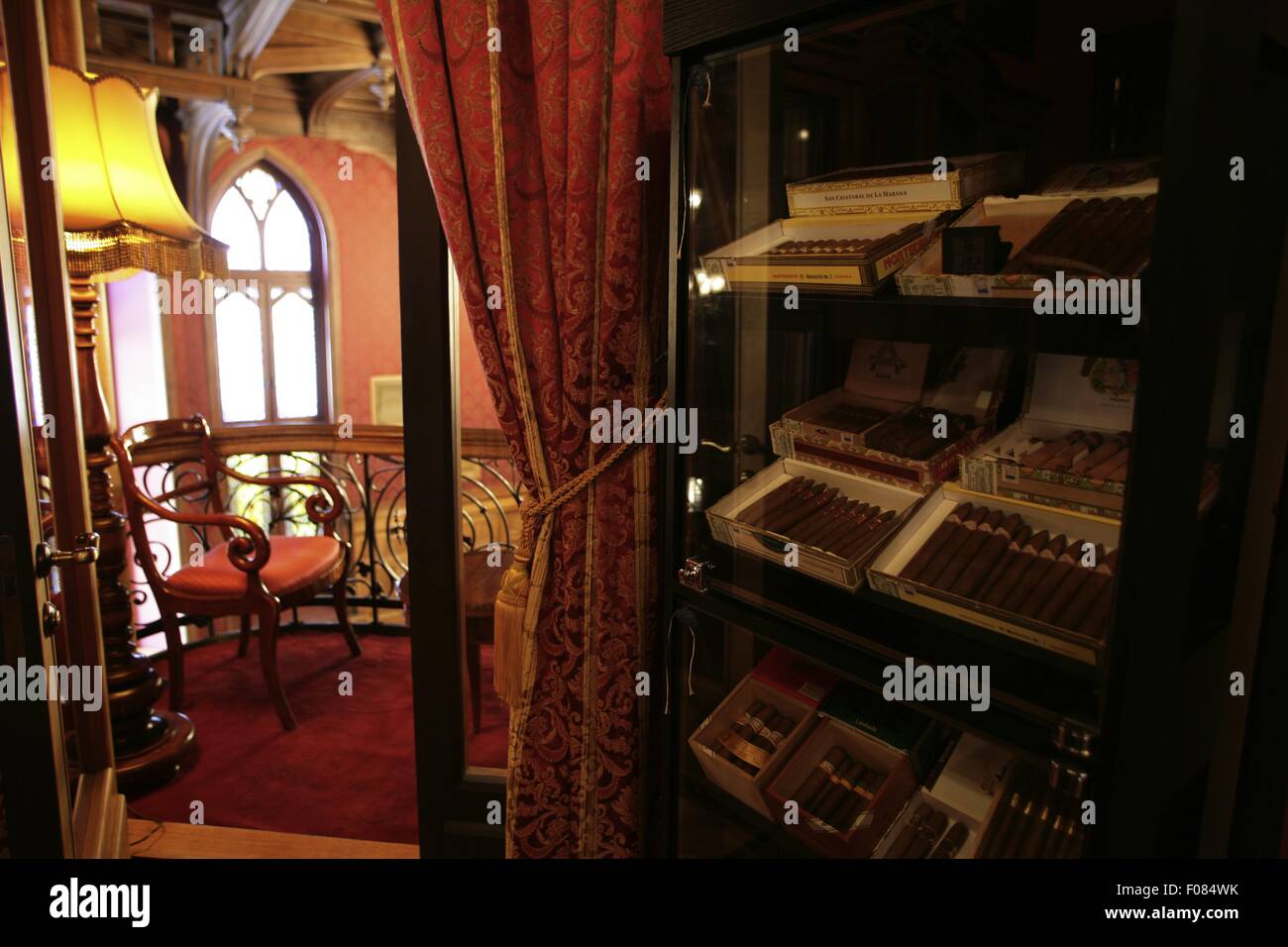 Interior of restaurant in moscow hi-res stock photography and images ...