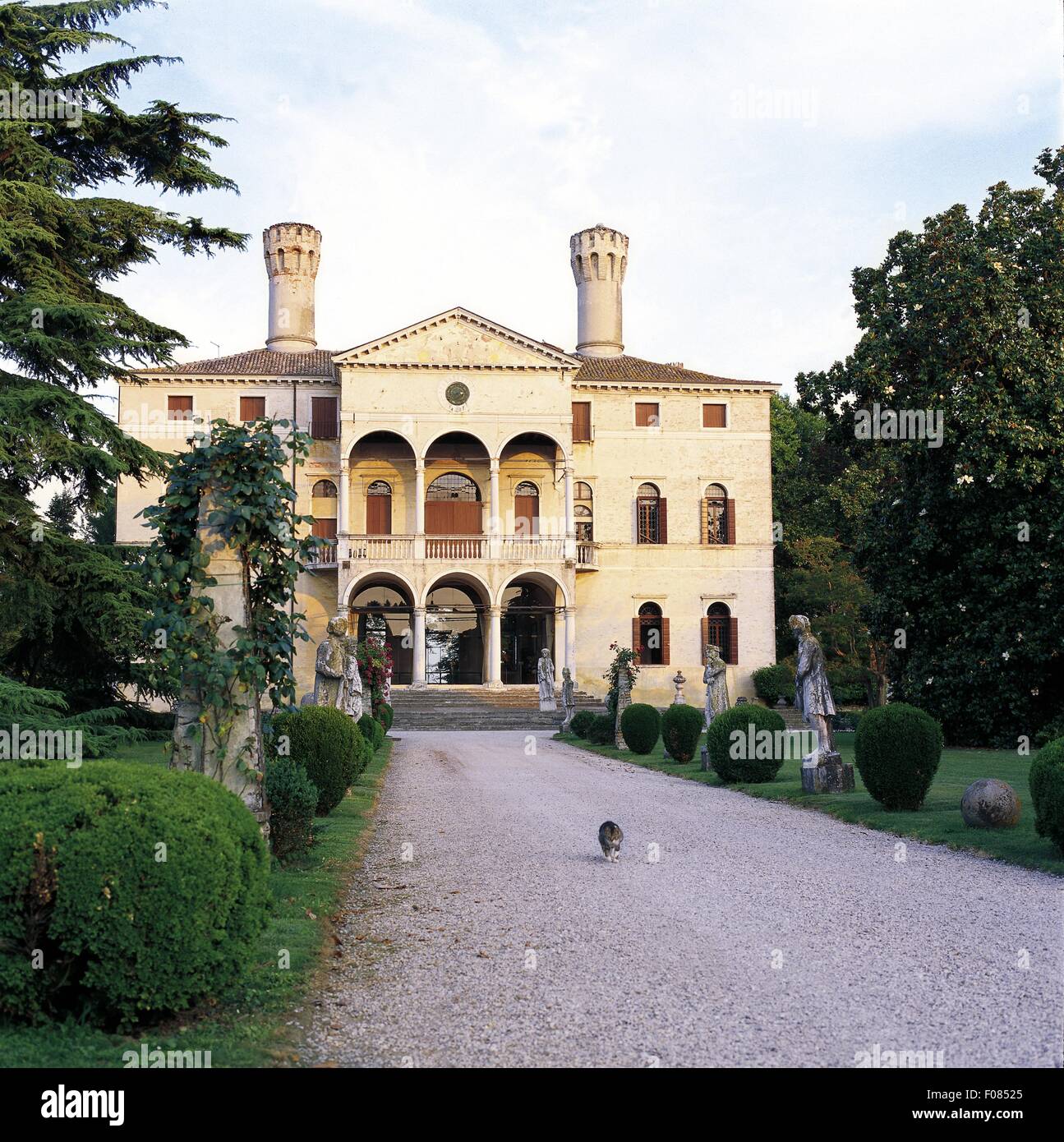 Entrance of Castello di Roncade in Roncade Treviso, Italy Stock Photo ...