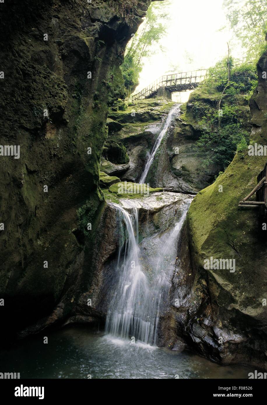 View of waterfall in Cascade range, USA Stock Photo - Alamy