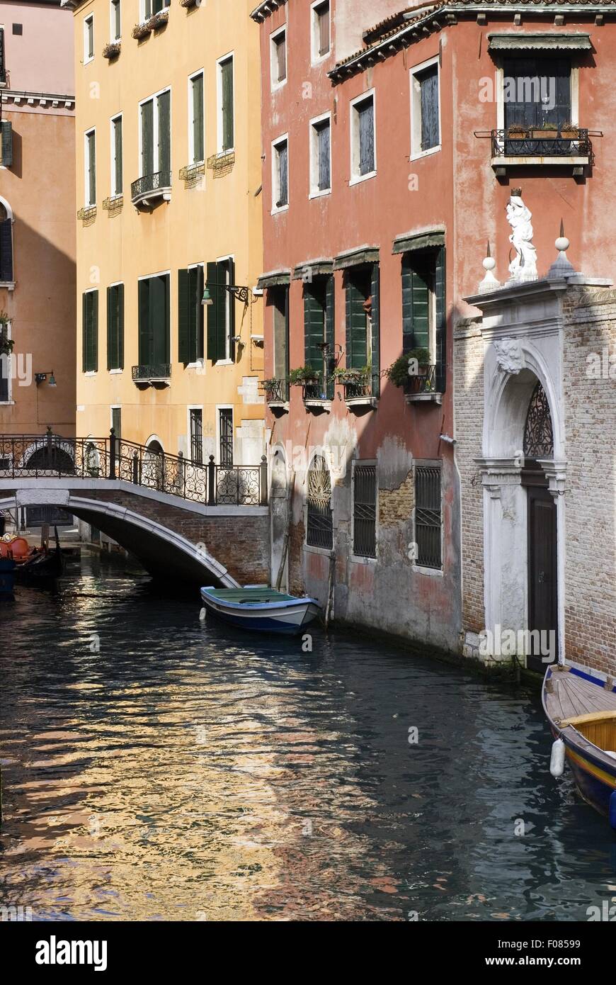 Narrow channel and red painted facade, Venice, Italy Stock Photo - Alamy