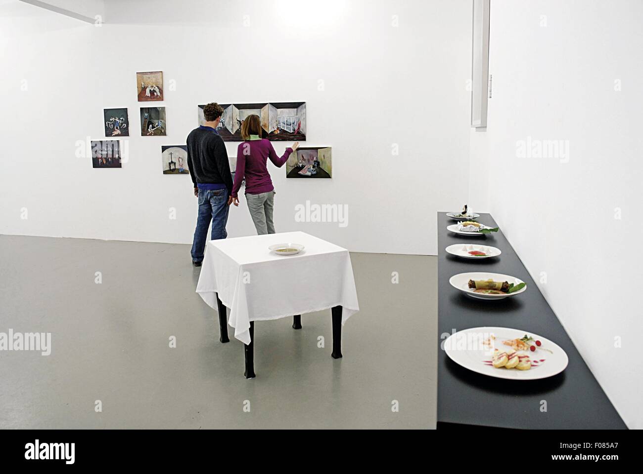 Couple watching art in Galerie Gebr. Lehmann, Dresden, Germany Stock ...