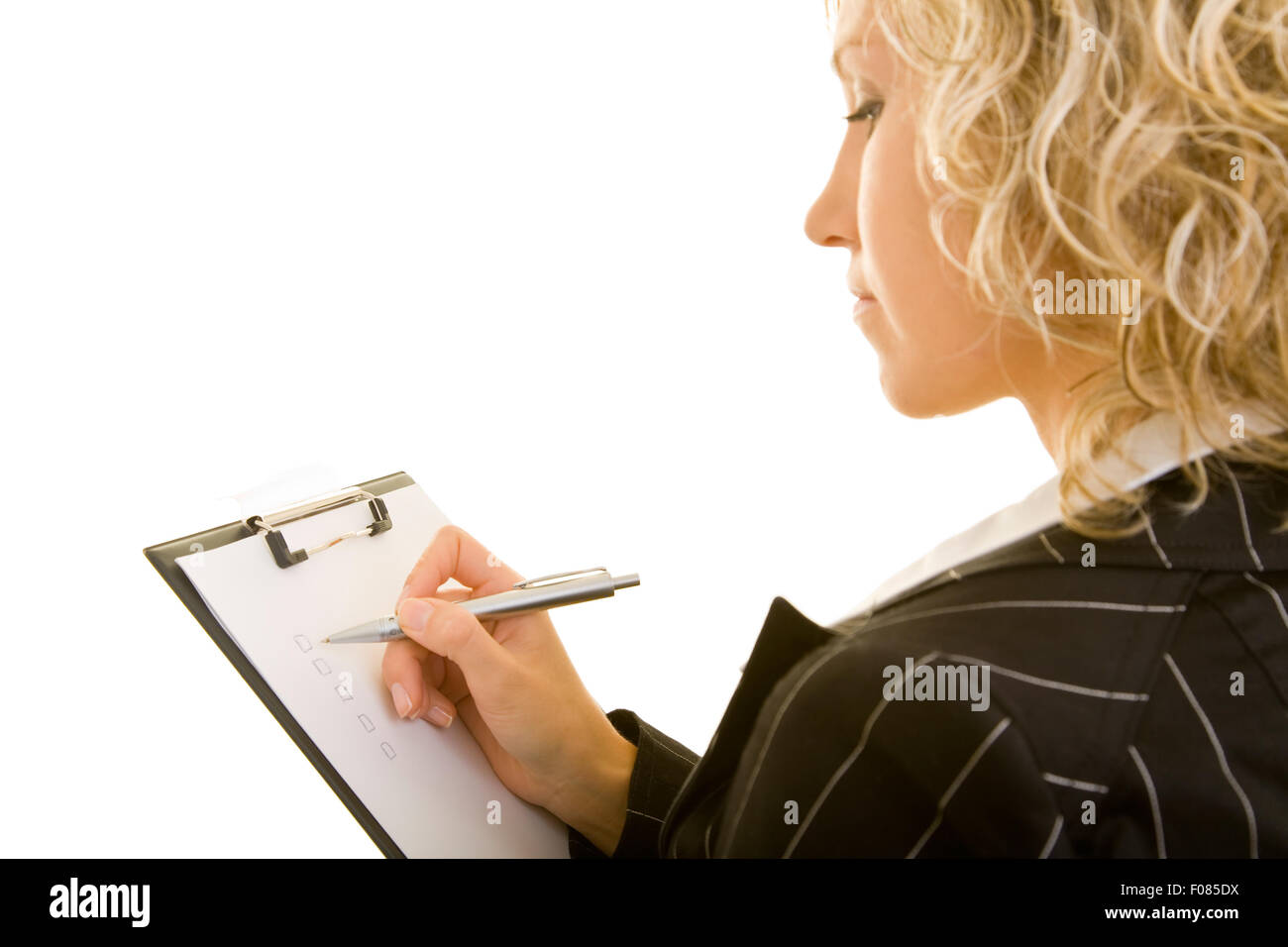 Business woman filling out checklist on clipboard Stock Photo - Alamy
