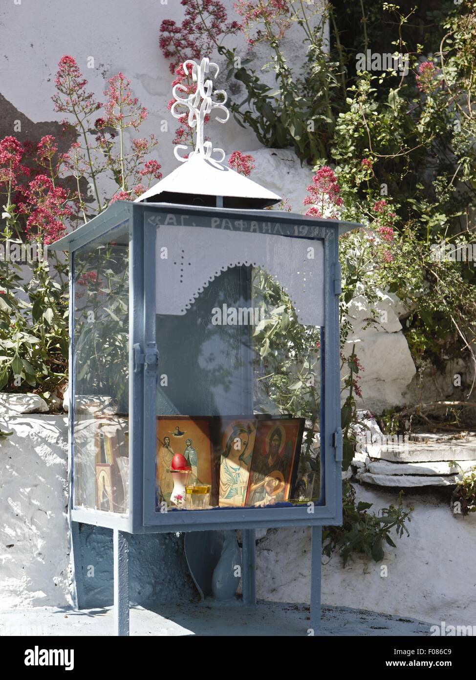 Box shrine hi-res stock photography and images - Alamy