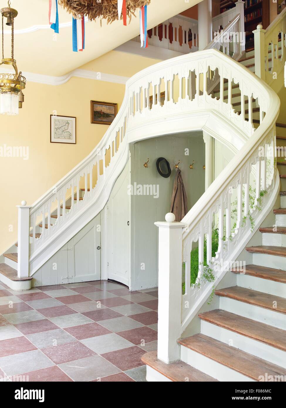 White banisters in home hi-res stock photography and images - Alamy