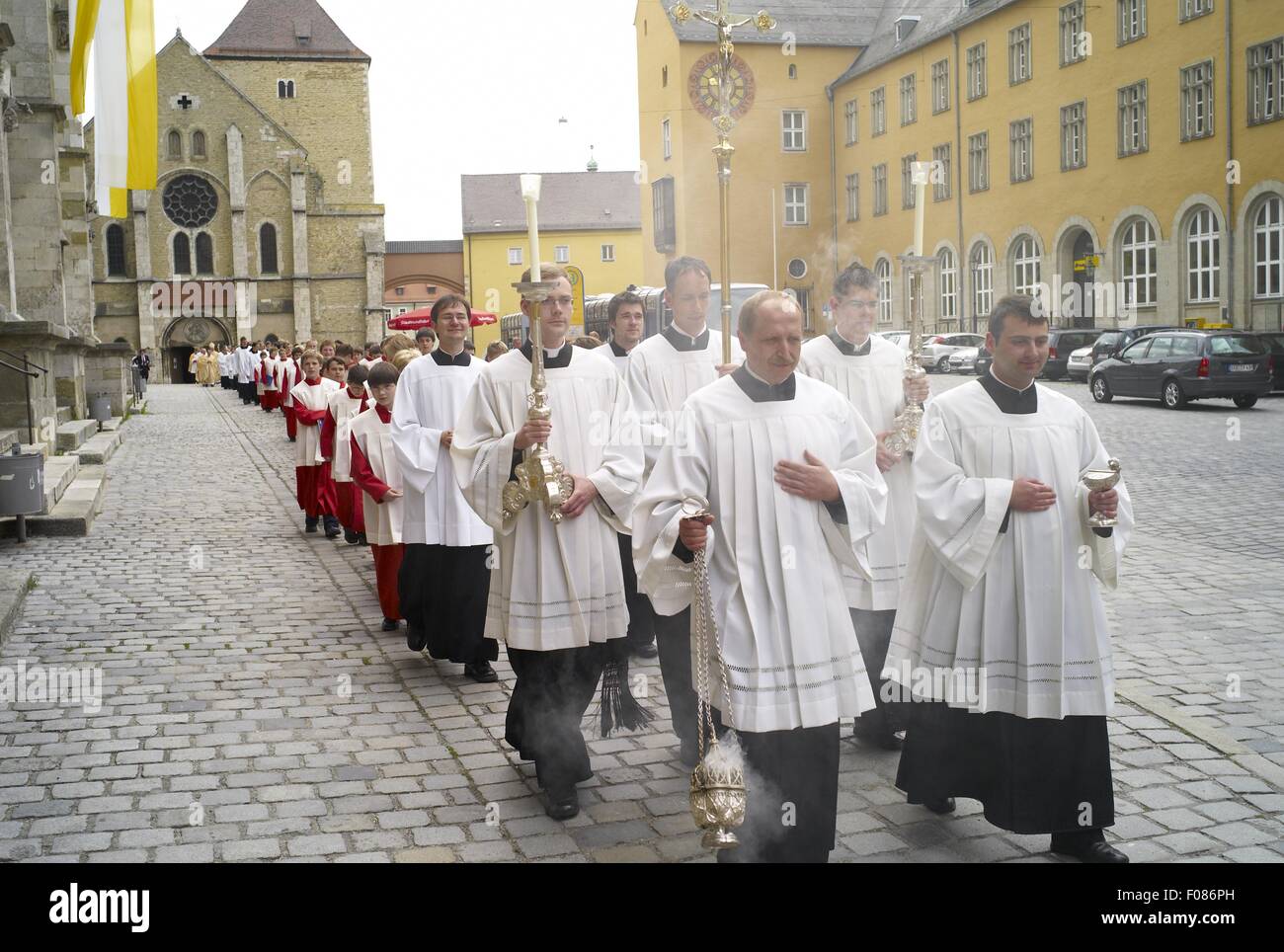 Altar Servers Catholic Stock Photos & Altar Servers Catholic Stock ...