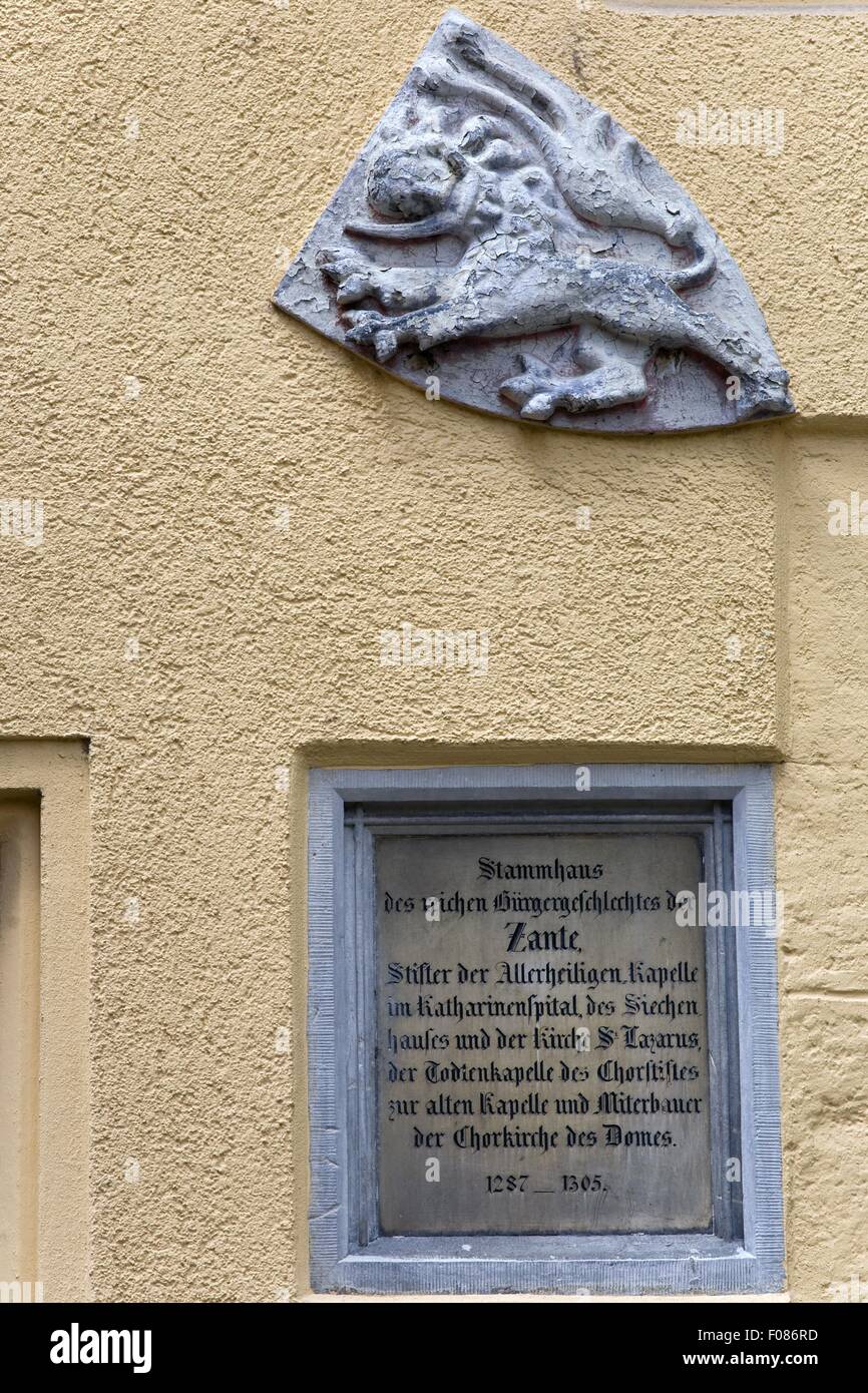 Coat of arms of wealthy patrician sign on wall Stock Photo - Alamy