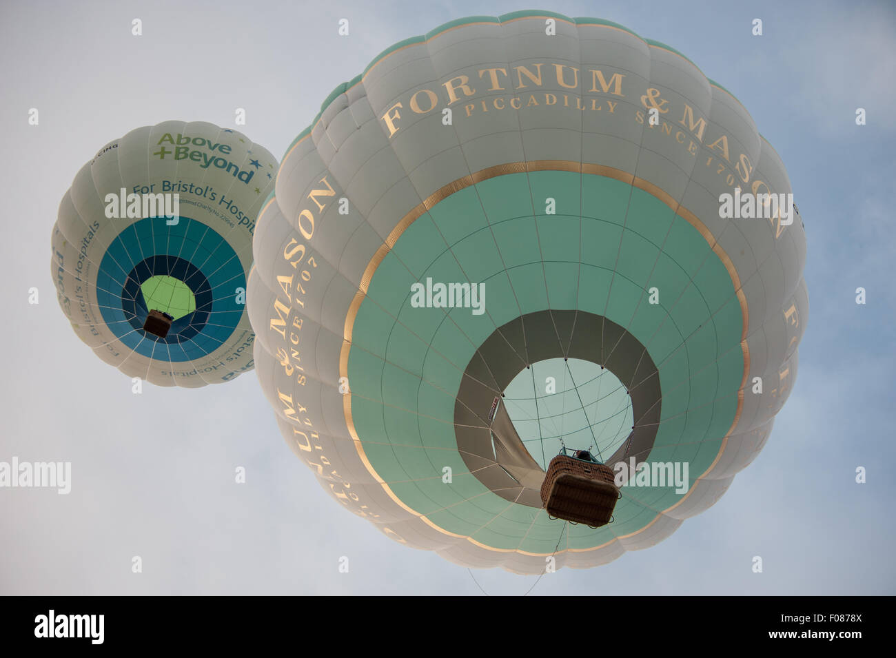 hot air balloon from below Stock Photo - Alamy