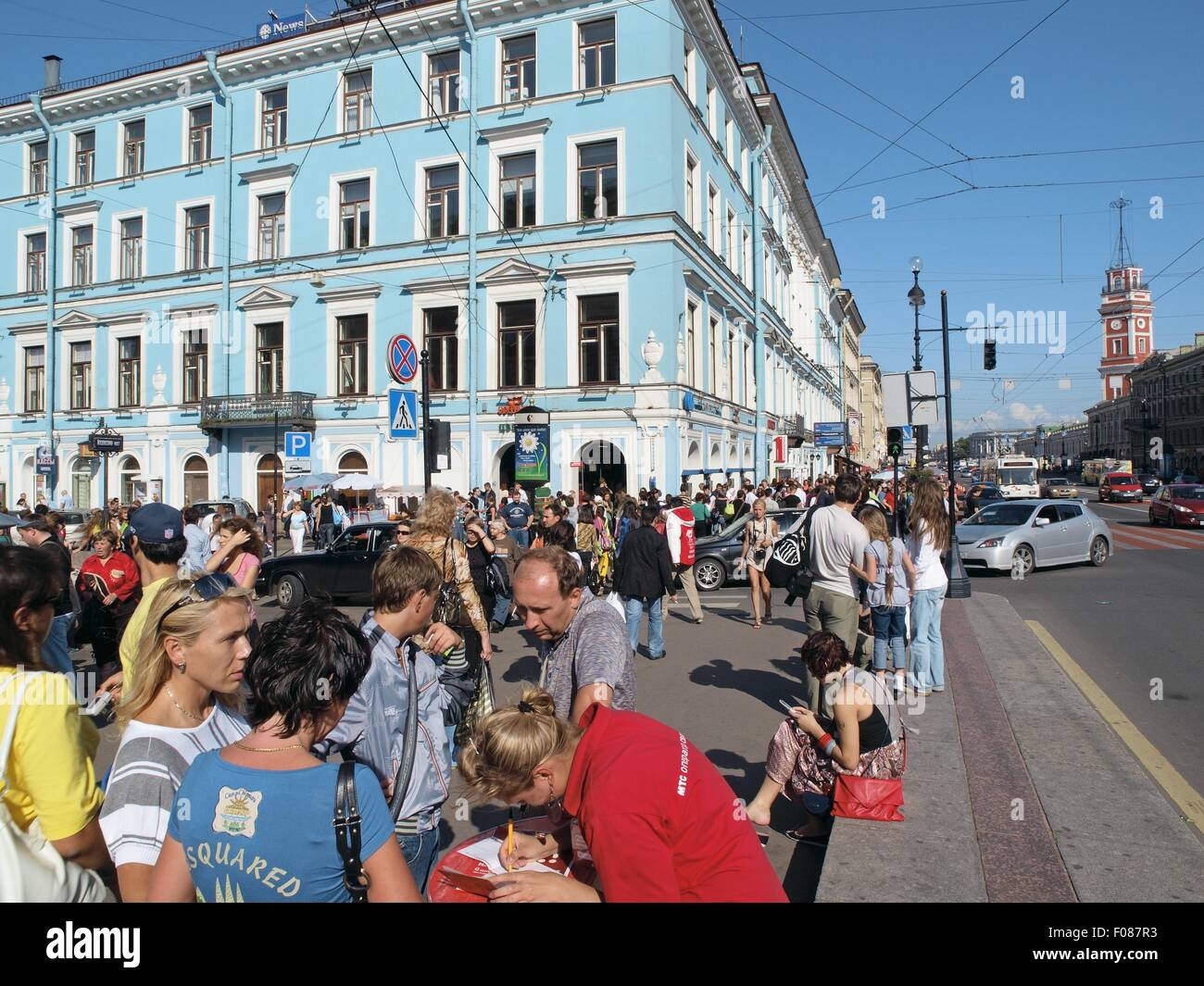 People at busy Nevsky Prospect street in St. Petersburg, Russia Stock ...
