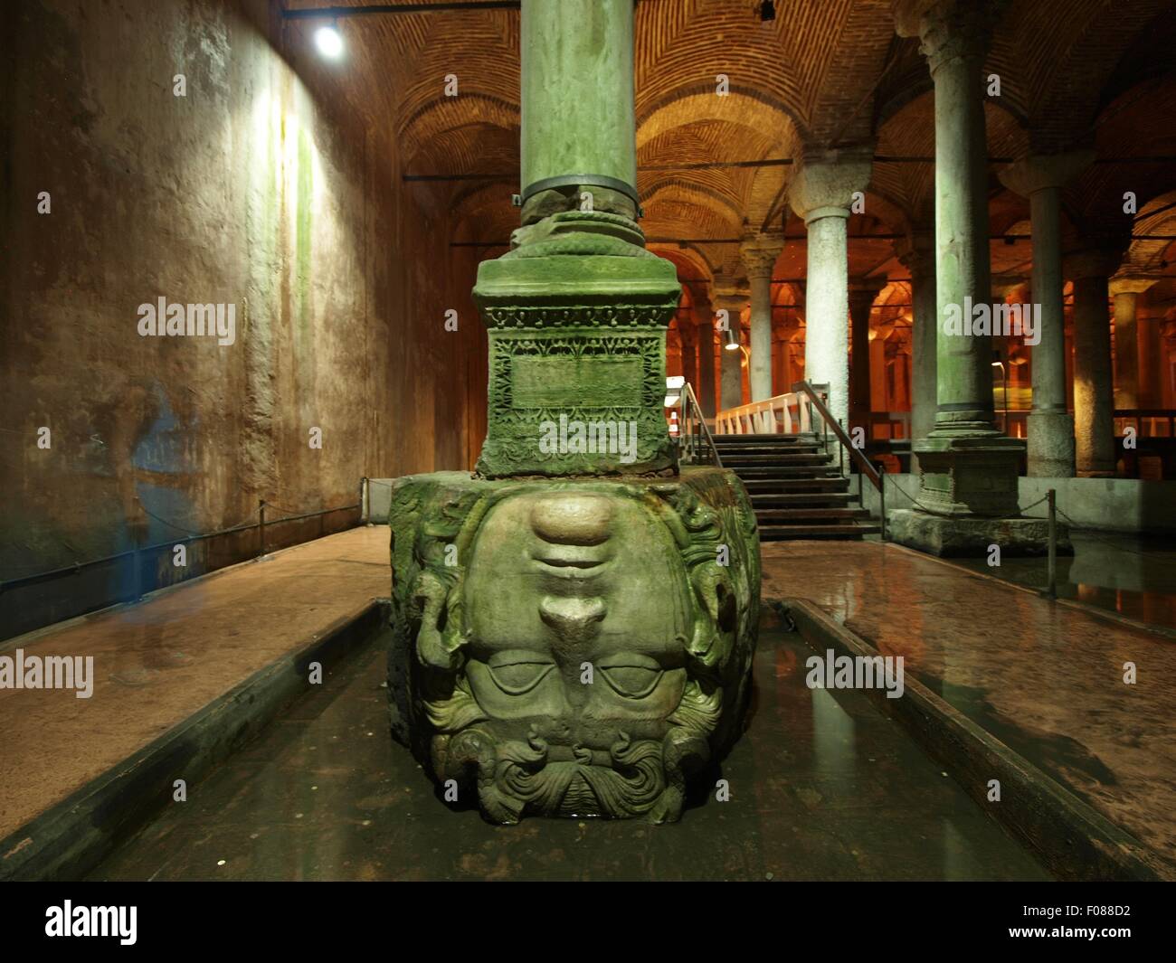 Yerebatan Cistern Medusa