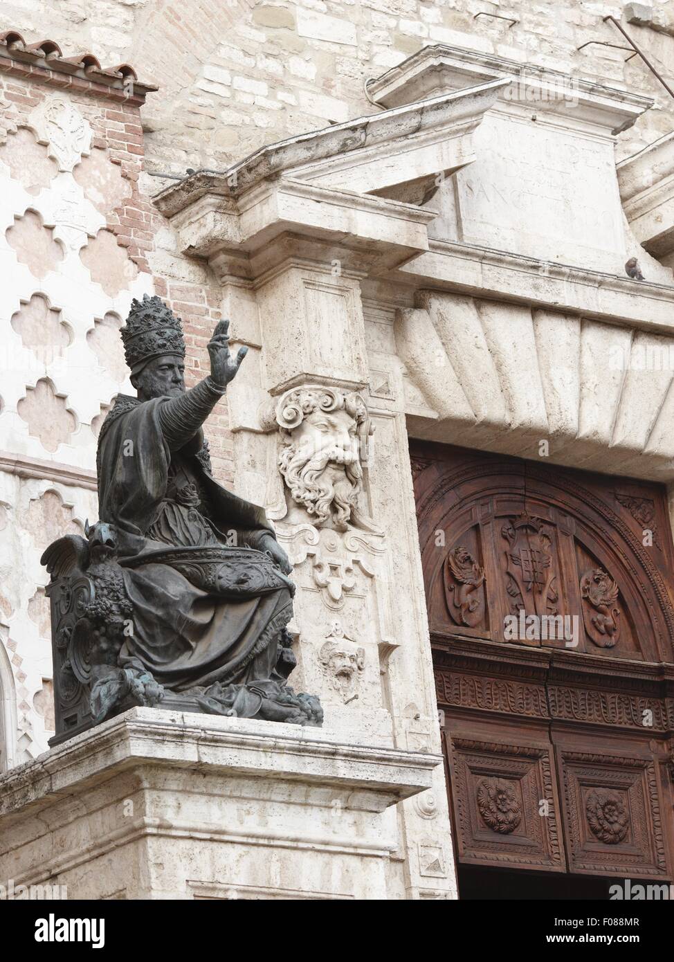 Sculpture of Pope Julius III at Fontana Maggiore in Perugia, Umbria ...