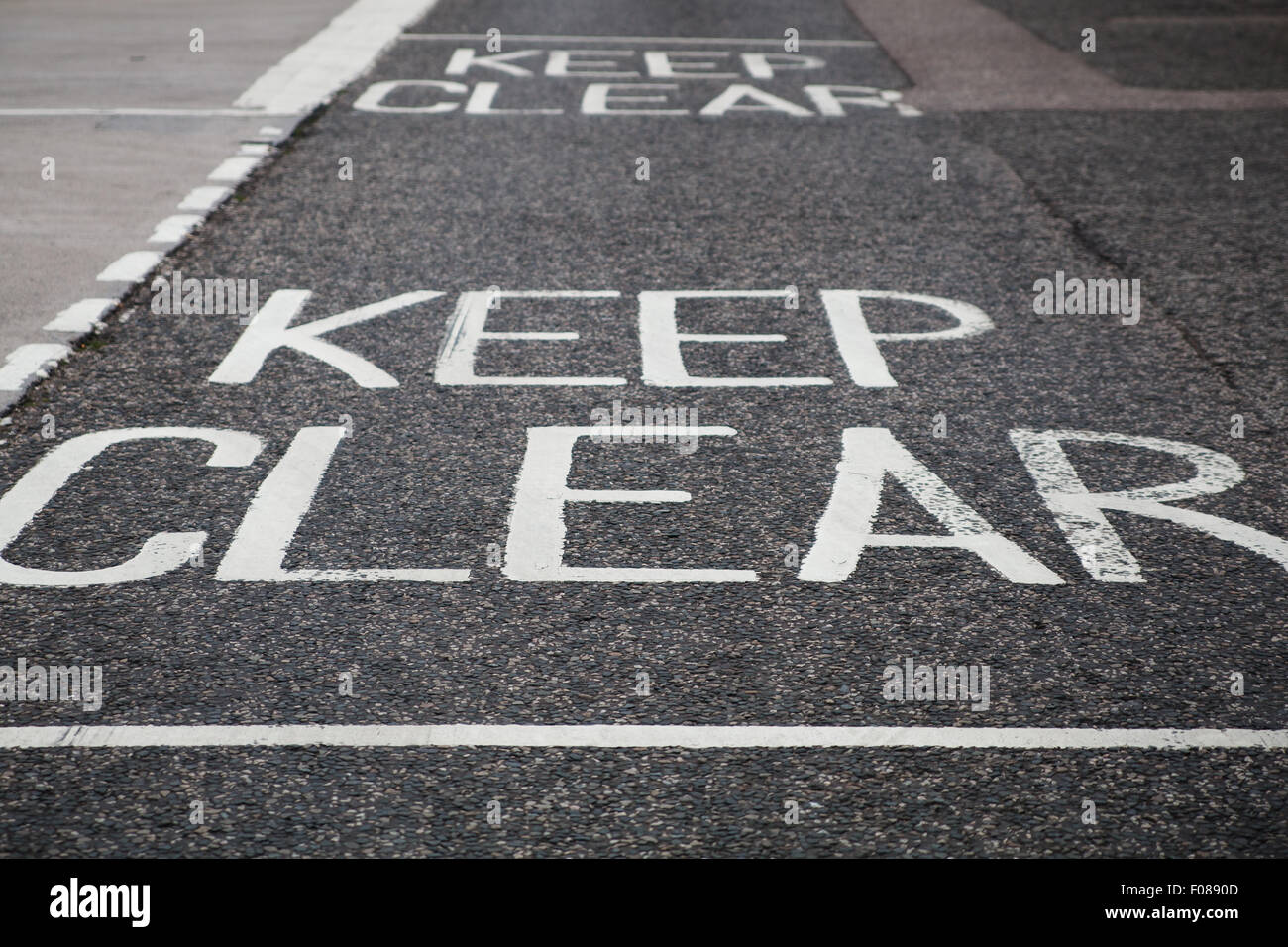 Uk road marking hi-res stock photography and images - Alamy