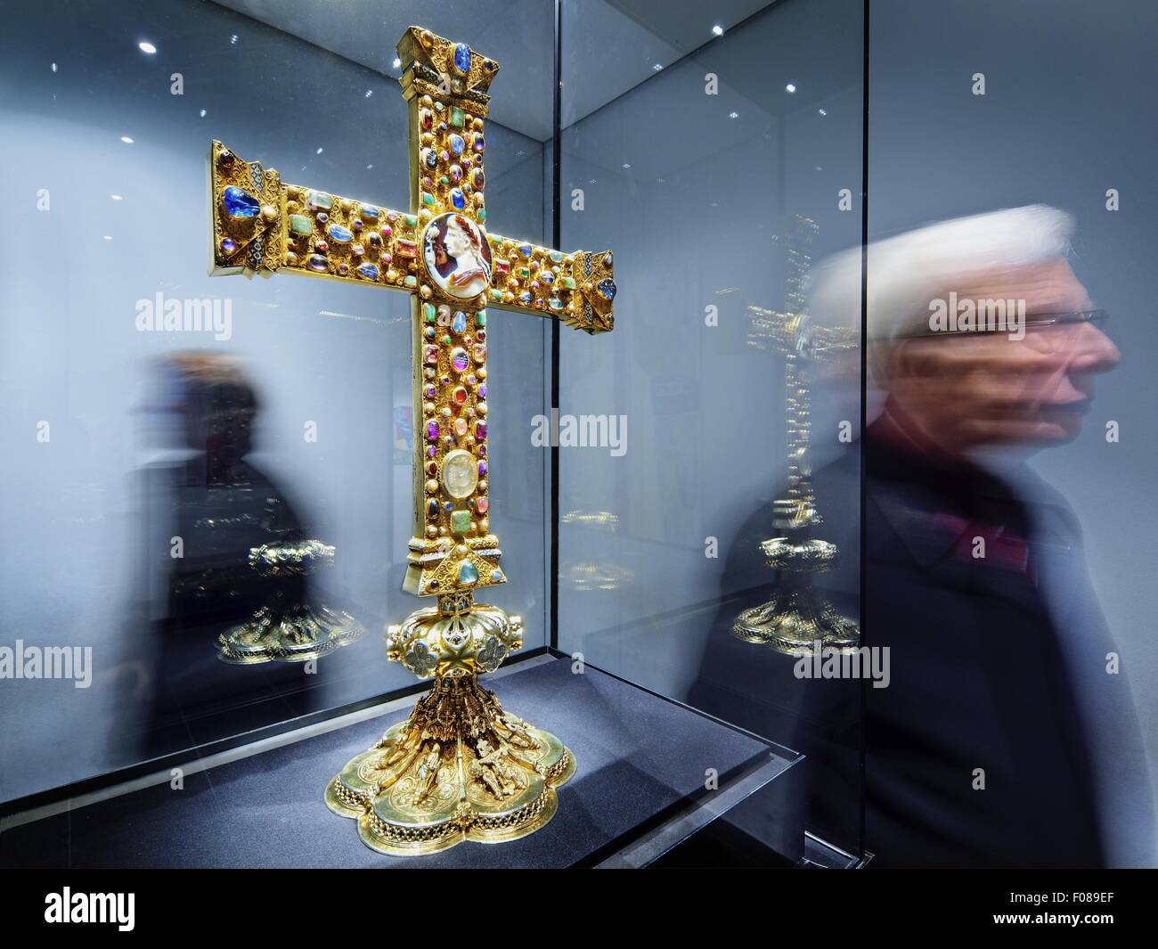 The Cross of Lothair exhibit in glass box in the Cathedral Treasury ...