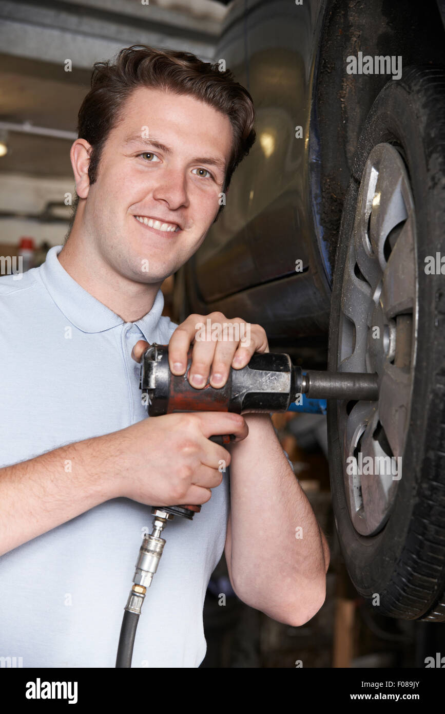 Repair mechanic working on car in garage hi-res stock photography and ...