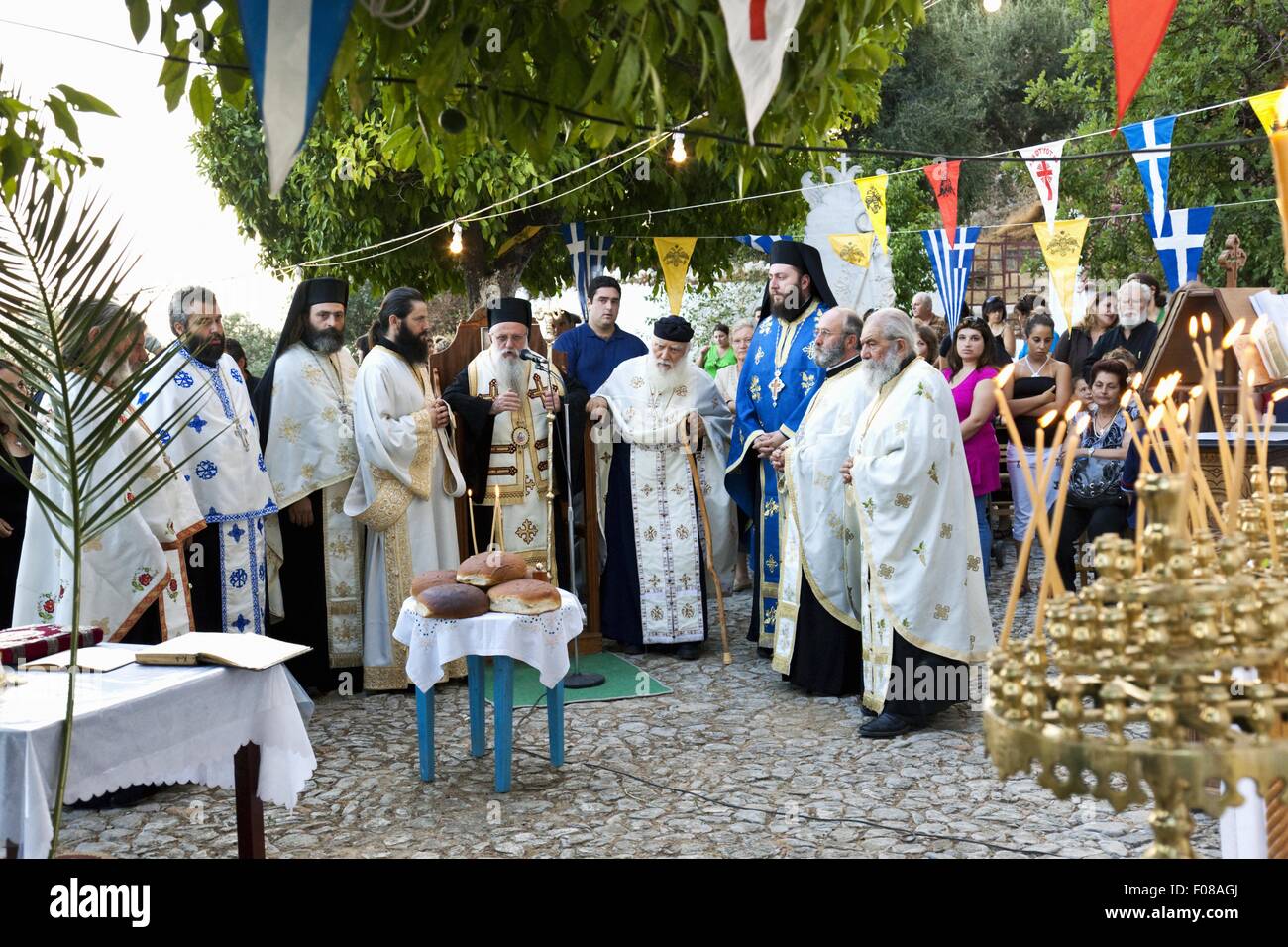 Christian group praying hi-res stock photography and images - Alamy