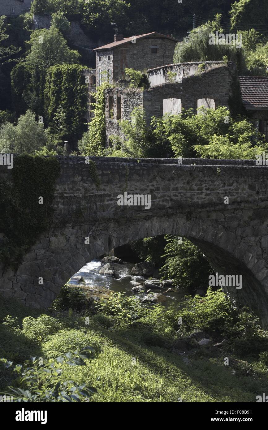Stone bridge in Thiers, Auvergne, France Stock Photo - Alamy