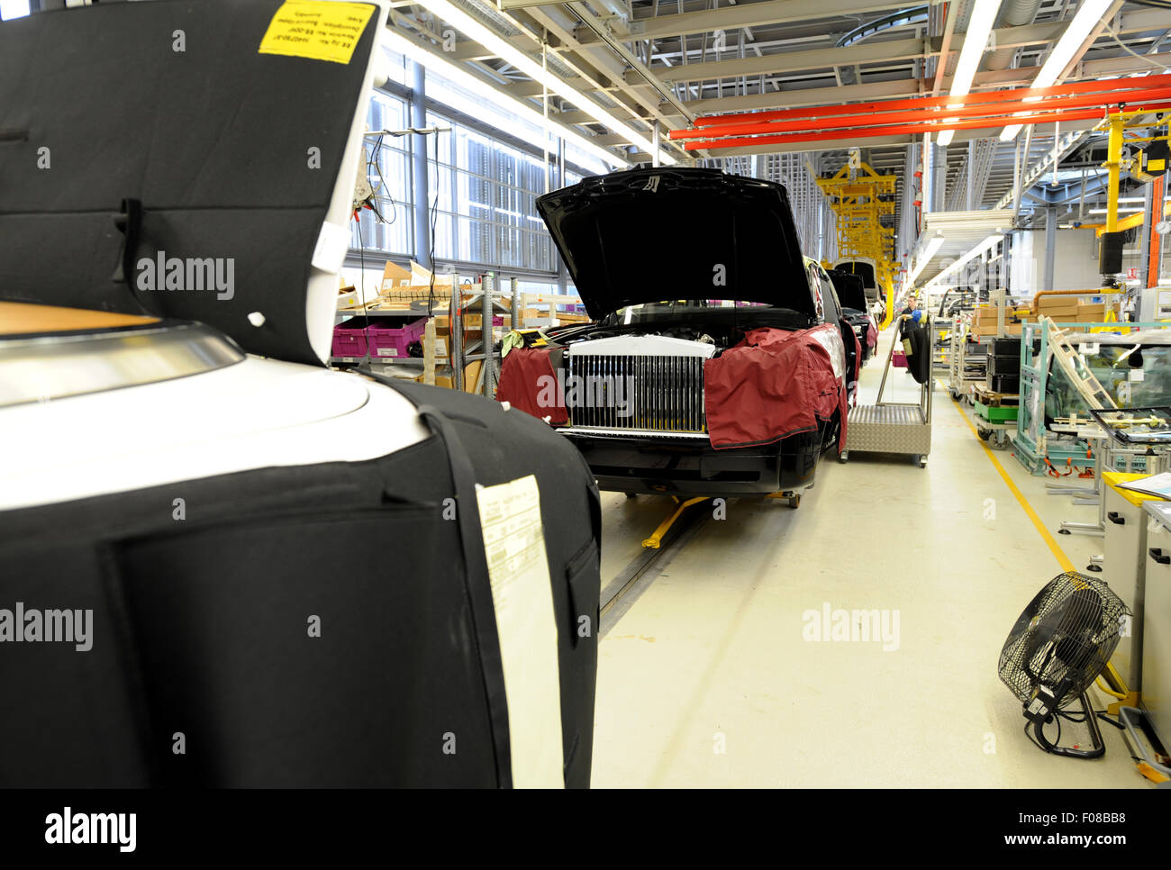 Inside the Rolls Royce car factory in England Stock Photo - Alamy