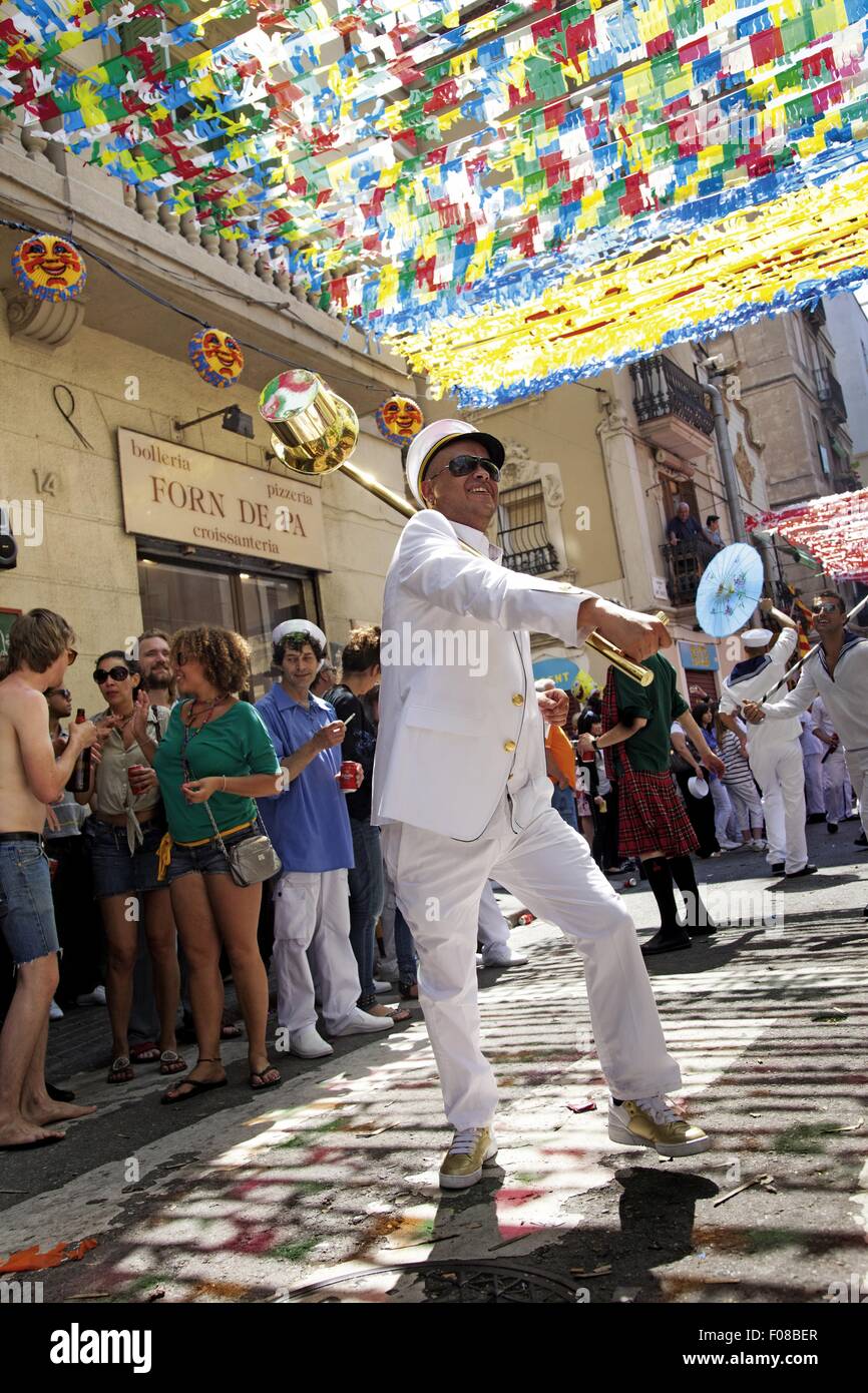 People enjoying at Easter in L'Ostia, Barcelona, Spain Stock Photo - Alamy
