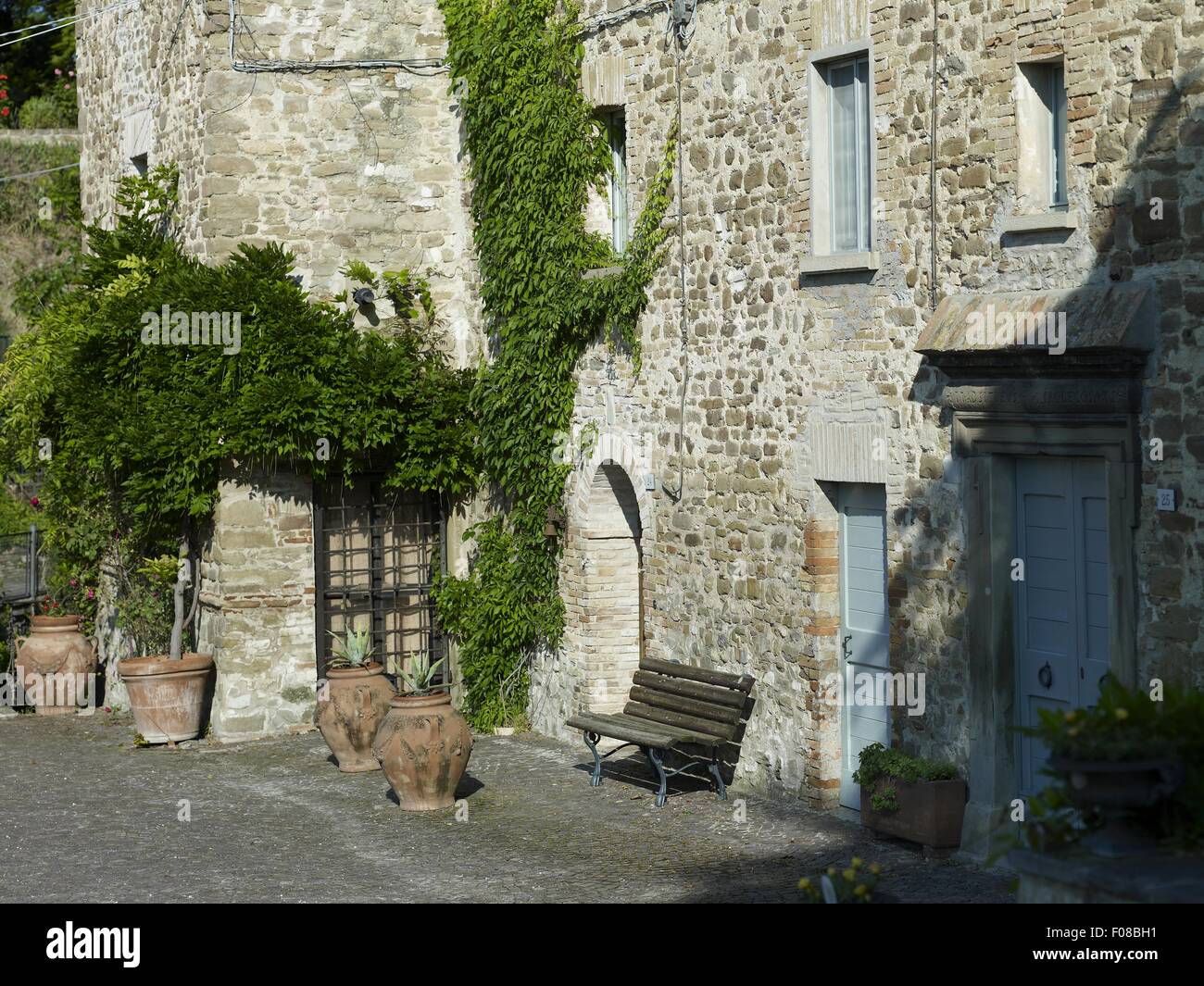 Exterior view of building in Tuscany, Italy Stock Photo - Alamy