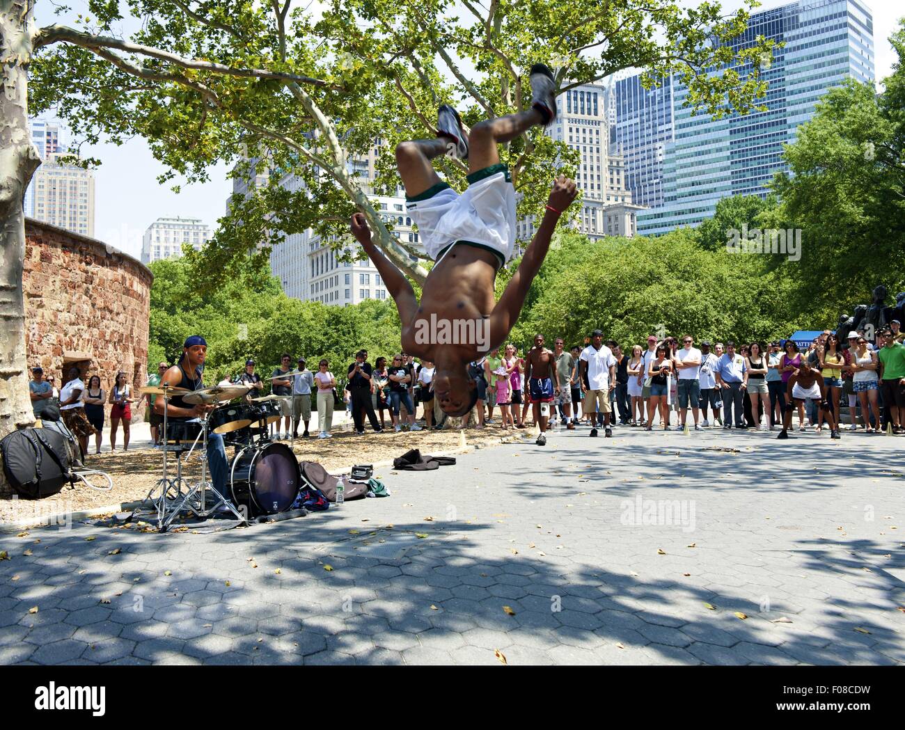 Crowd watching street musicians and dancers perform at Battery Park ...