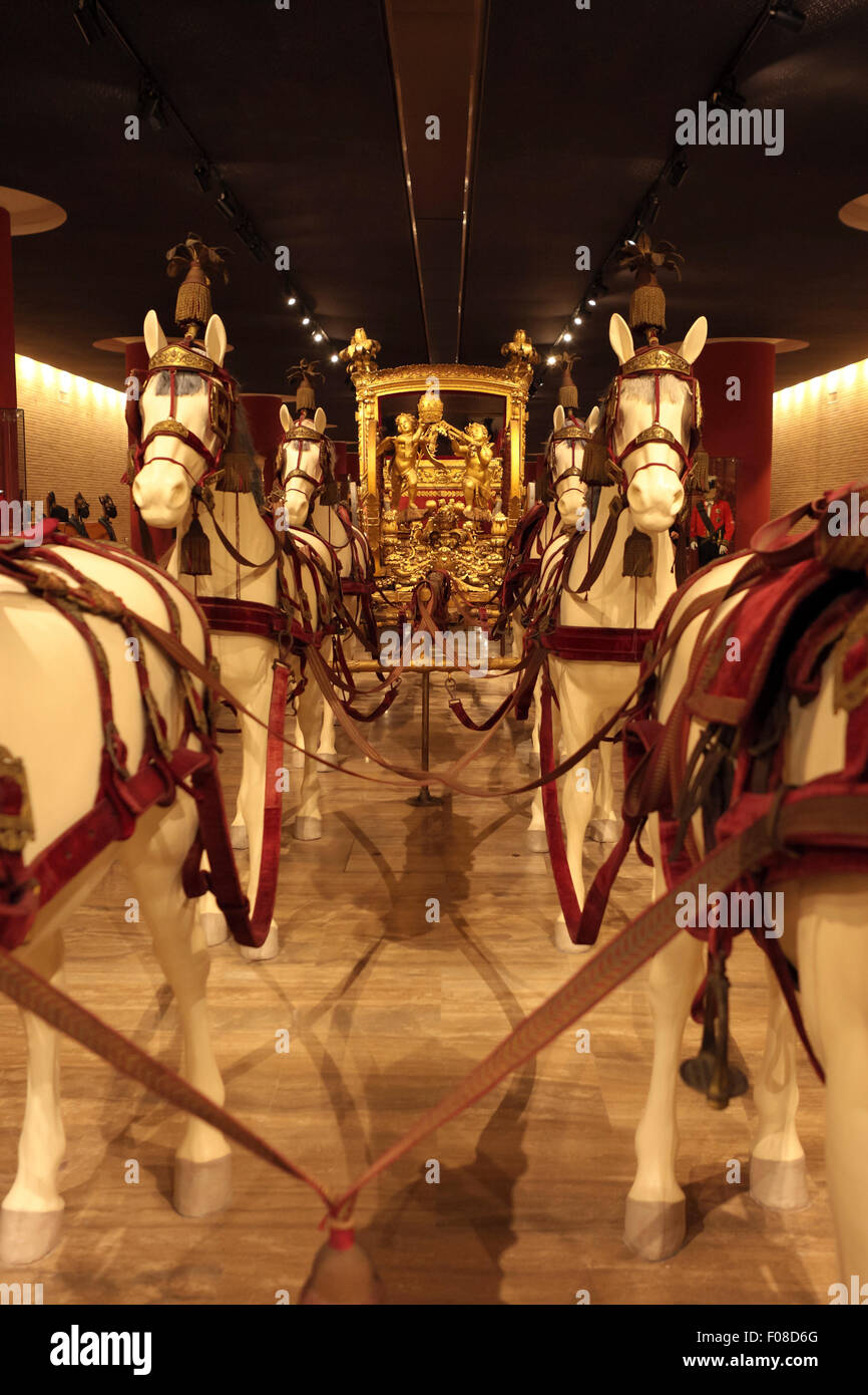 Six horse drawn carriage hi-res stock photography and images - Alamy