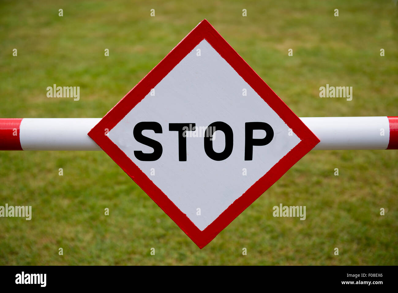 Gate Entrance Signs With Stop Arm