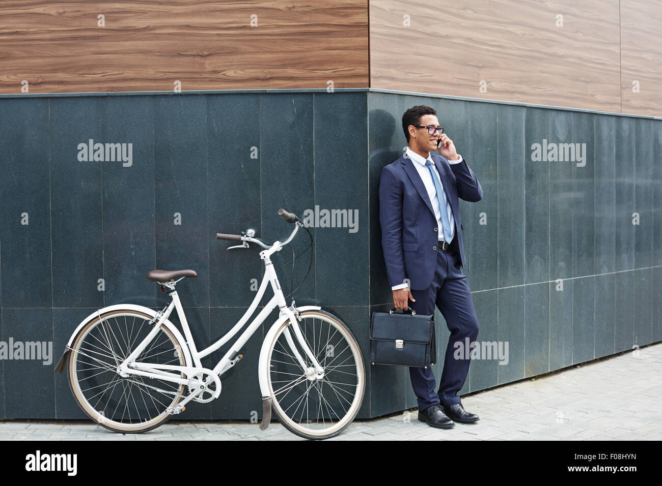 Agent speaking hi-res stock photography and images - Alamy