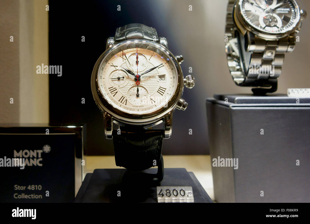 Watch shop window hi-res stock photography and images Alamy