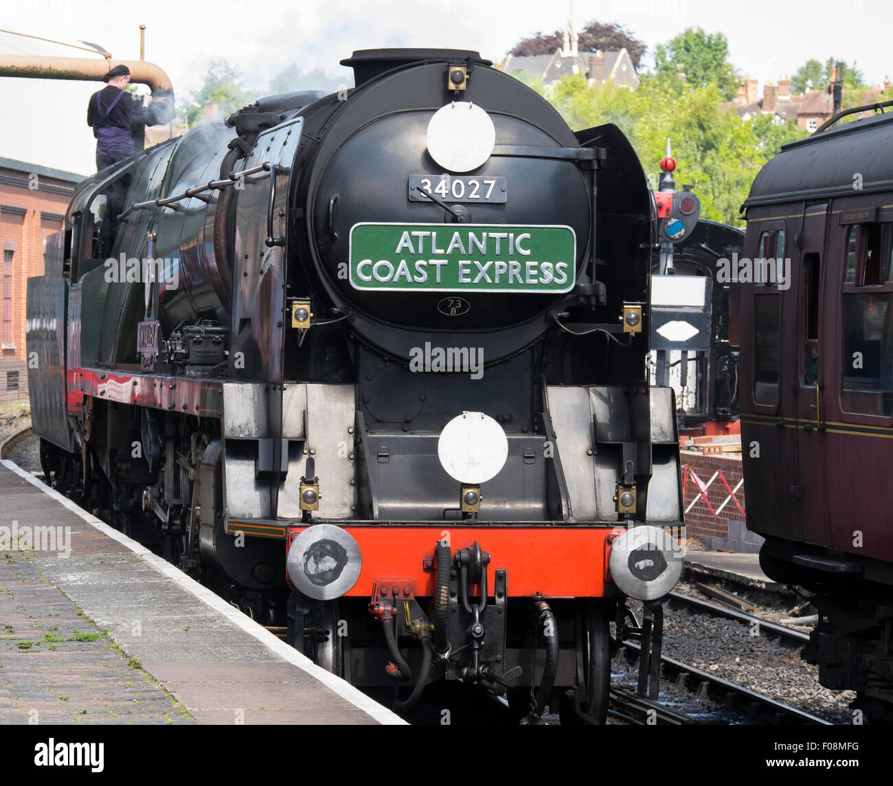 Taw Valley 34027 Atlantic Coast Express at Bridgnorth Station on the ...