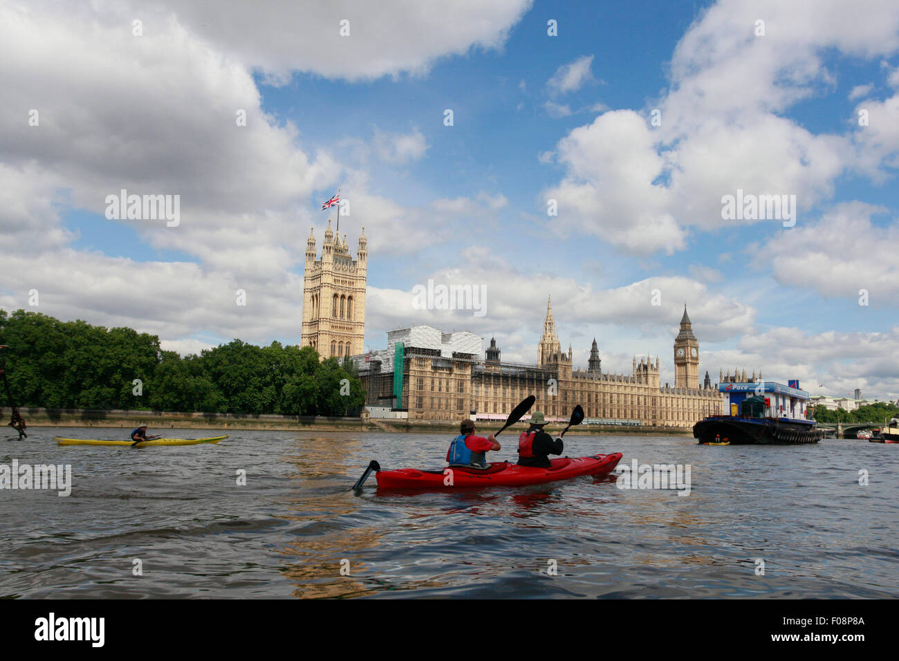 Kayaking on the River Thames from the Kayak London base at the Cremorne ...