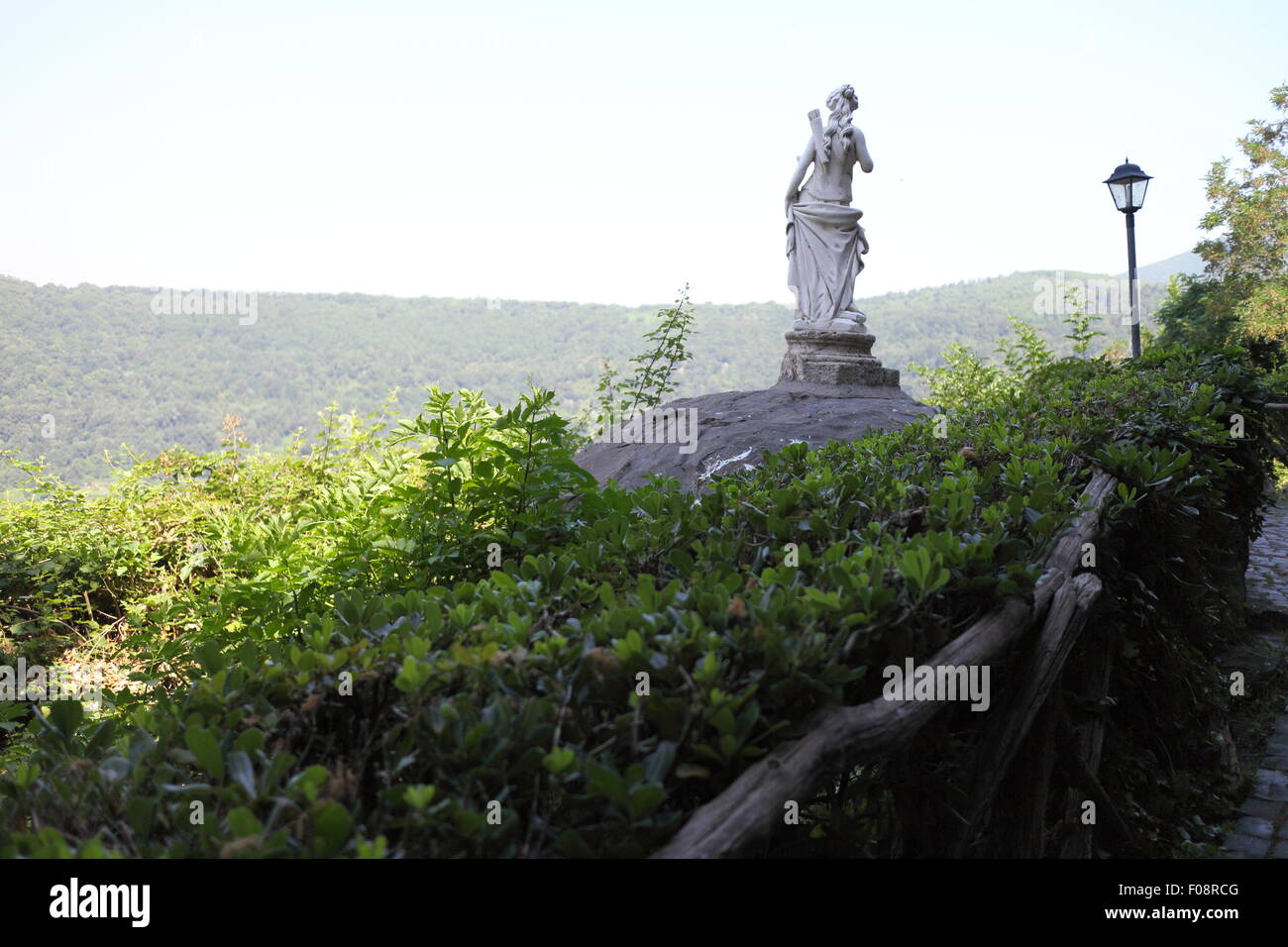 Roman statue in a park Stock Photo - Alamy