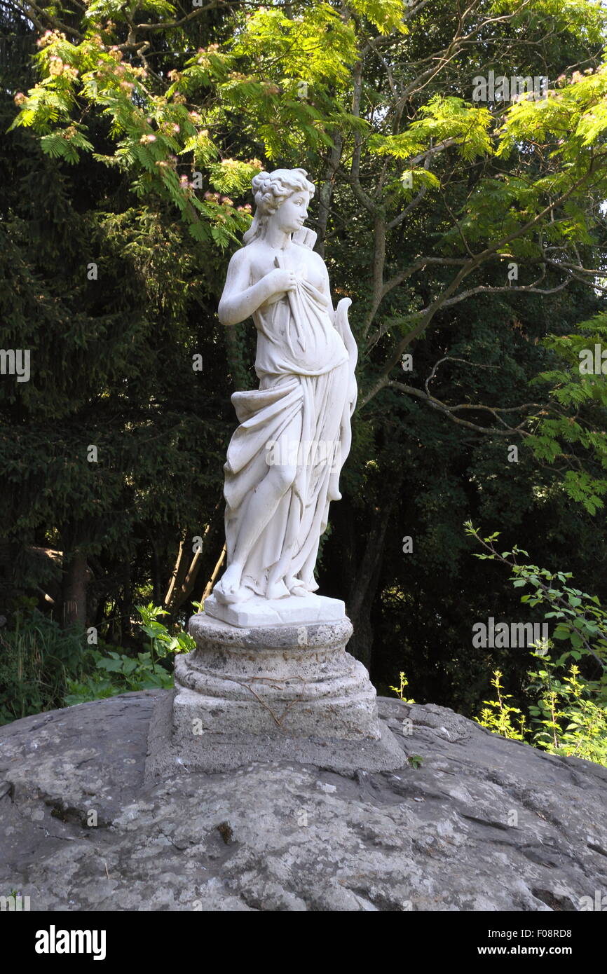 Roman statue in a park Stock Photo - Alamy