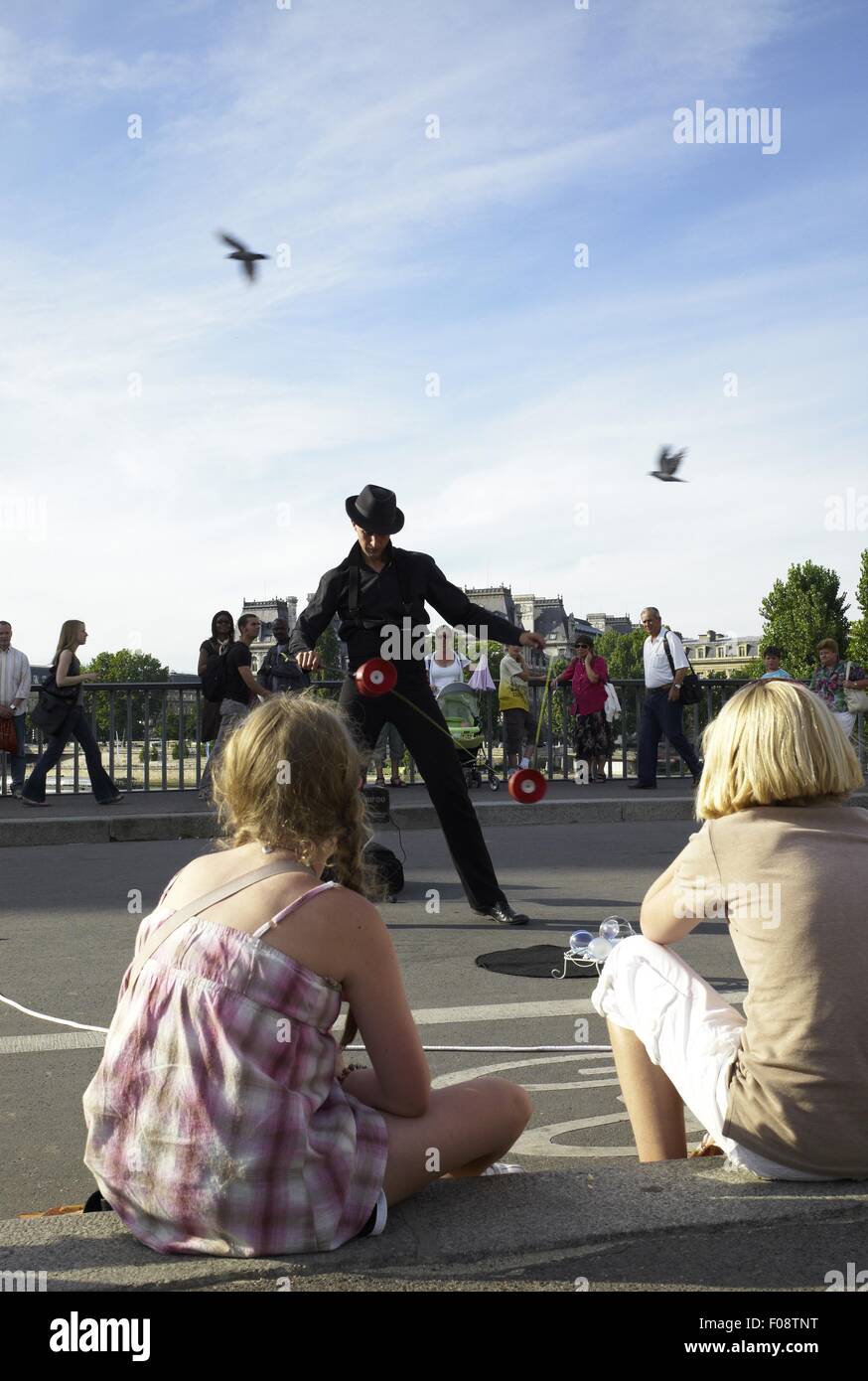 Juggler performing on Pont Saint-Louis bridge in Paris, France Stock ...