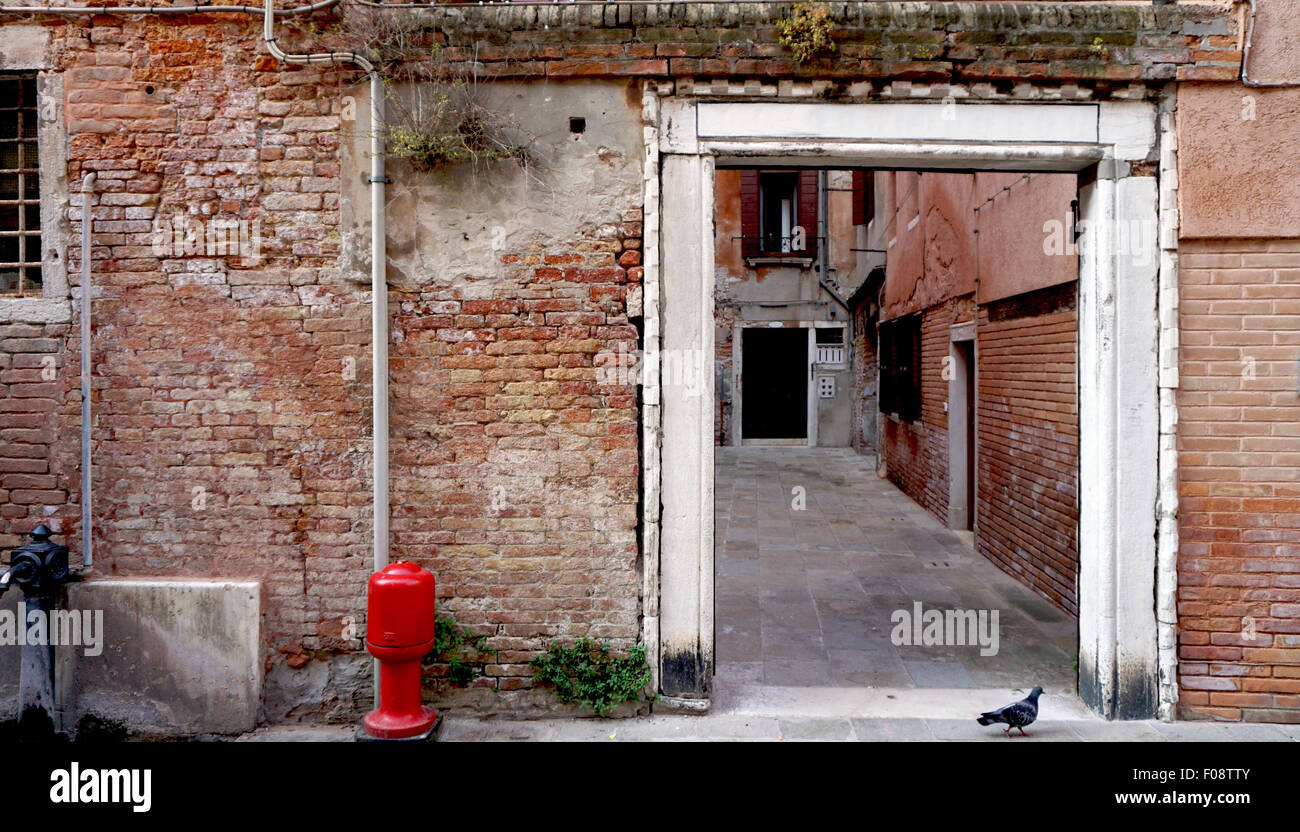 Old brick wall alley hi-res stock photography and images - Alamy