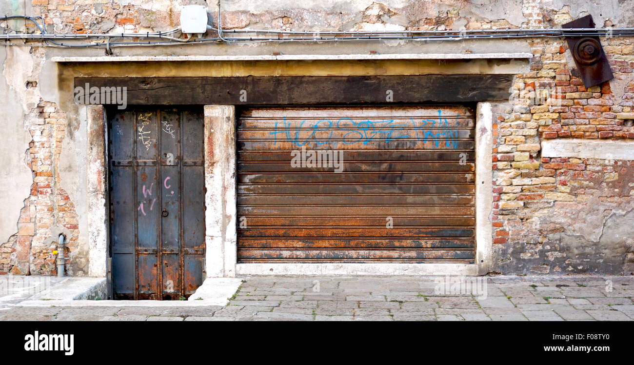 Rustic doors hi-res stock photography and images - Alamy