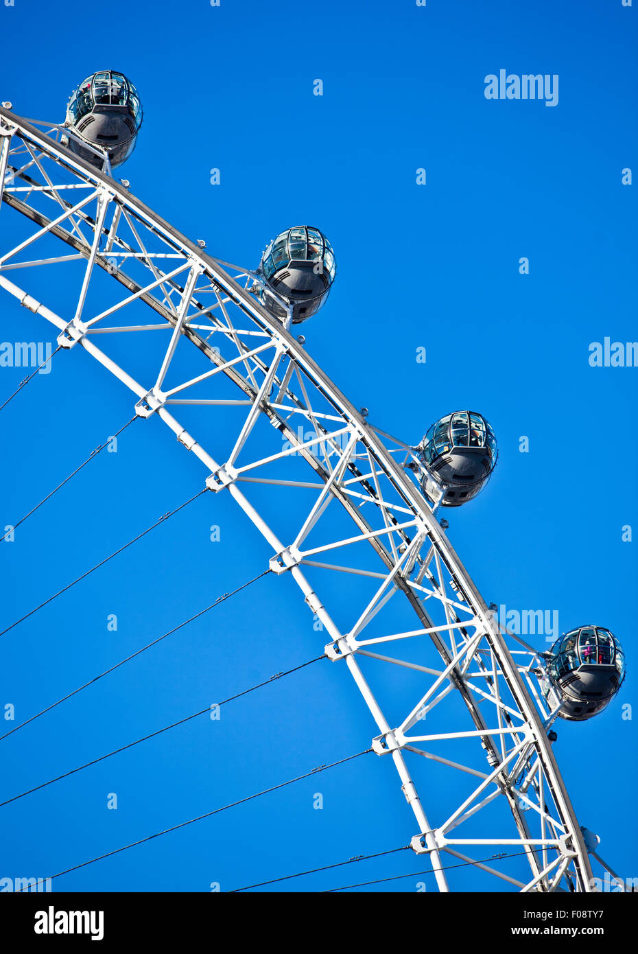 LONDON, UNITED KINGDOM - DEC 29: London Eye, Europes tallest ferris ...