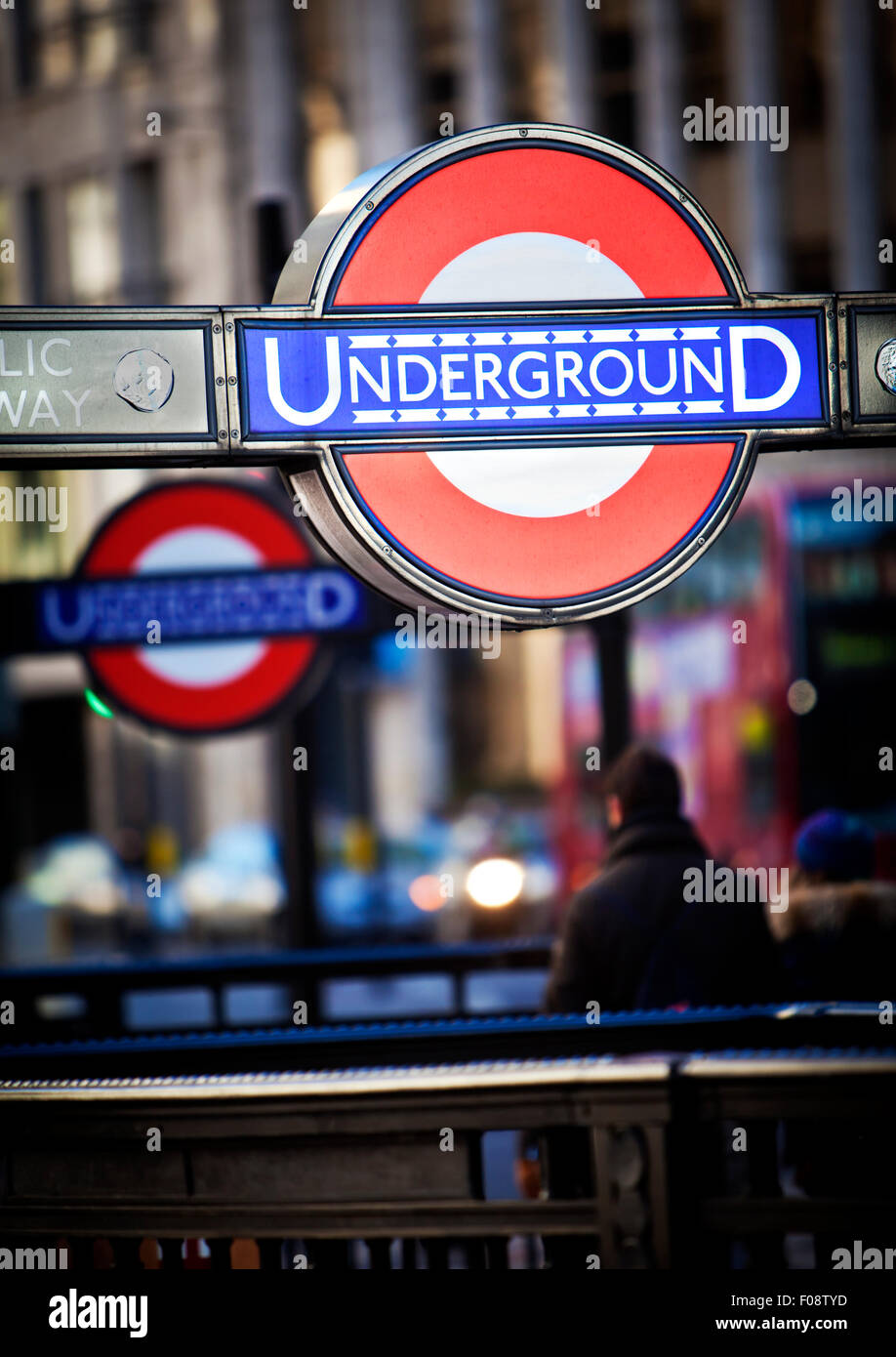 LONDON, UNITED KINGDOM - DEC 29: Iconic London Underground tube sign on ...