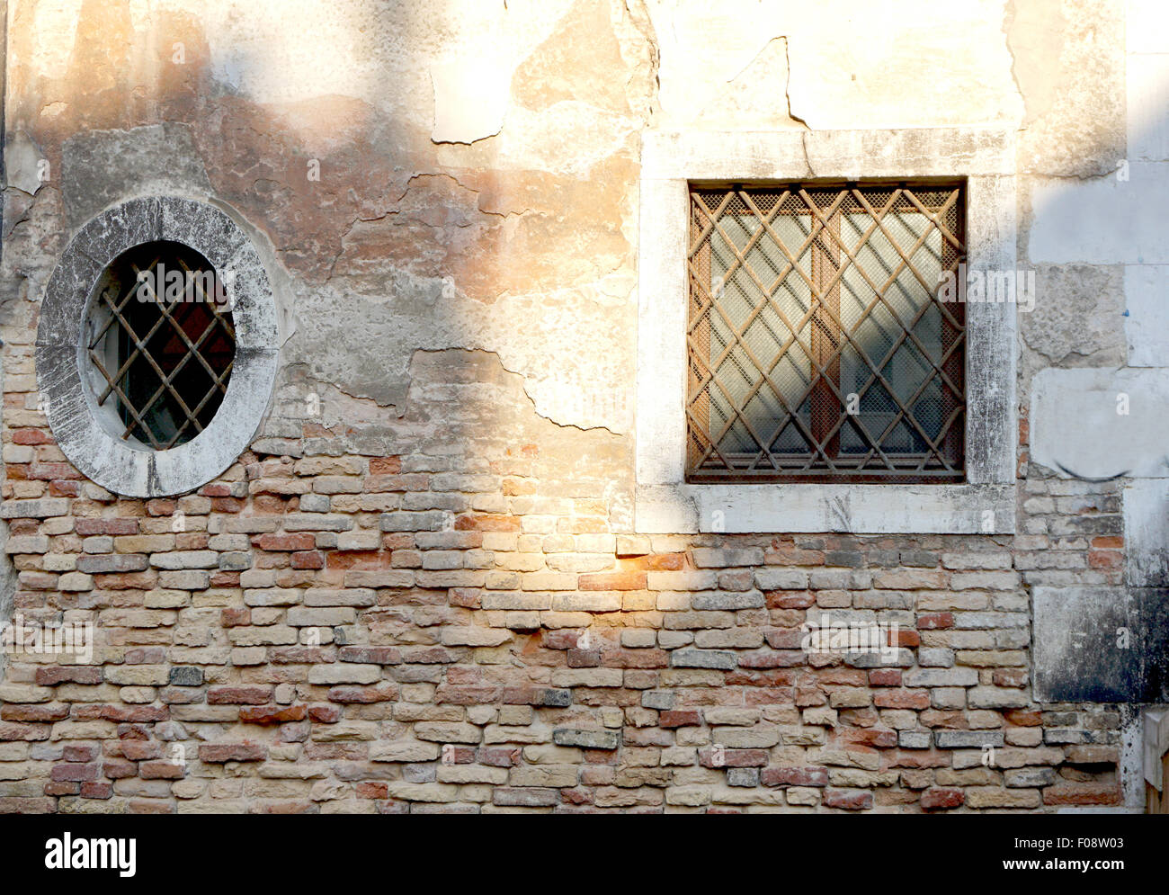 Oval shape hi-res stock photography and images - Alamy