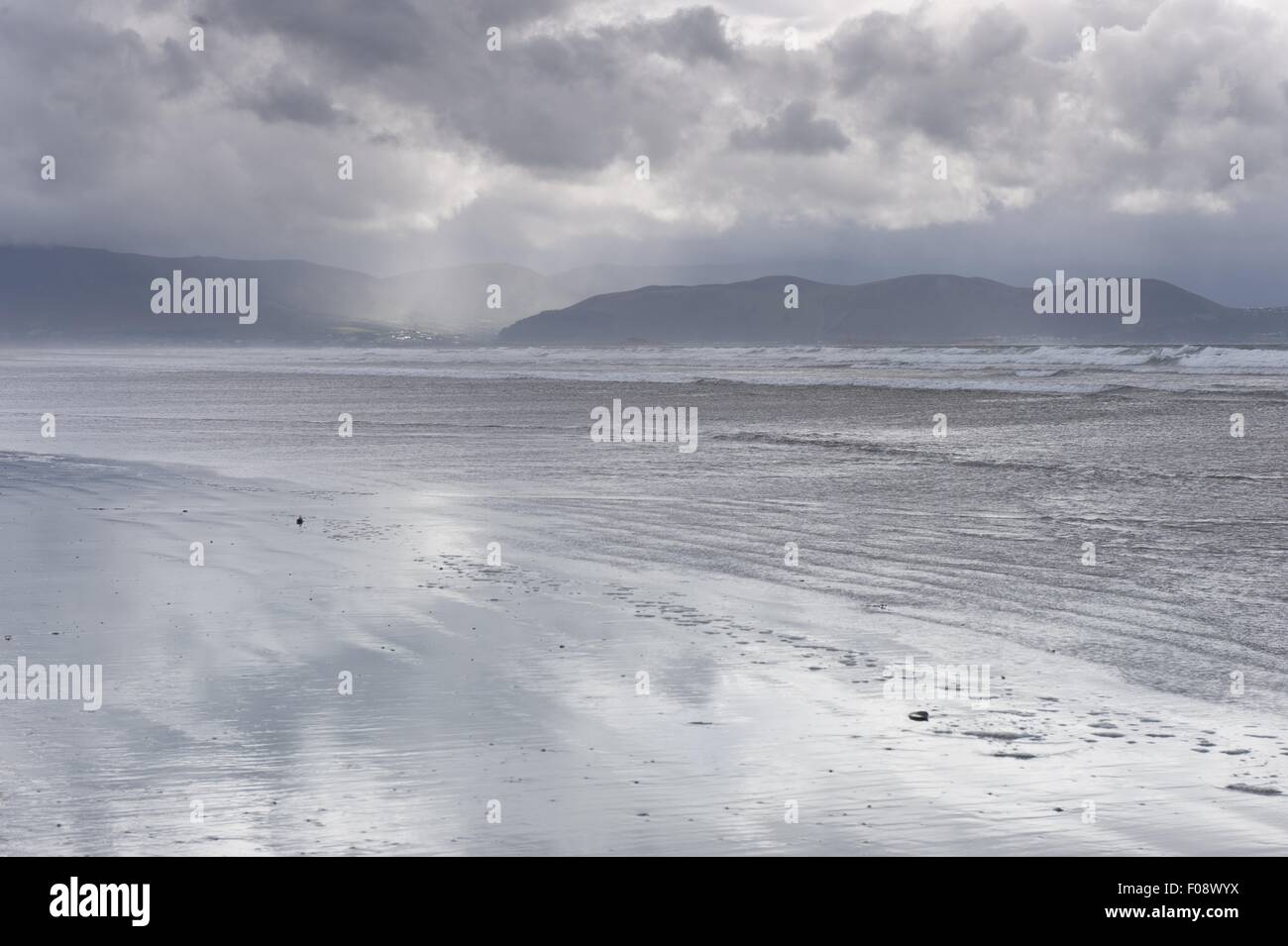 View of mountains, fog and clouds at Ring of Kerry Inch Beach, Ireland ...