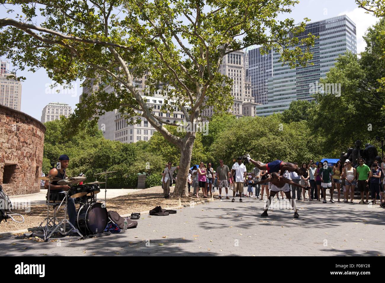 Crowd watching street musicians and dancers perform at Battery Park ...