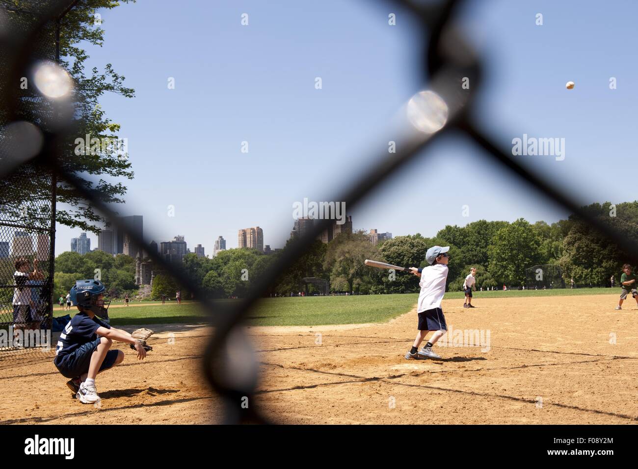 Children playing baseball central park hi-res stock photography and ...